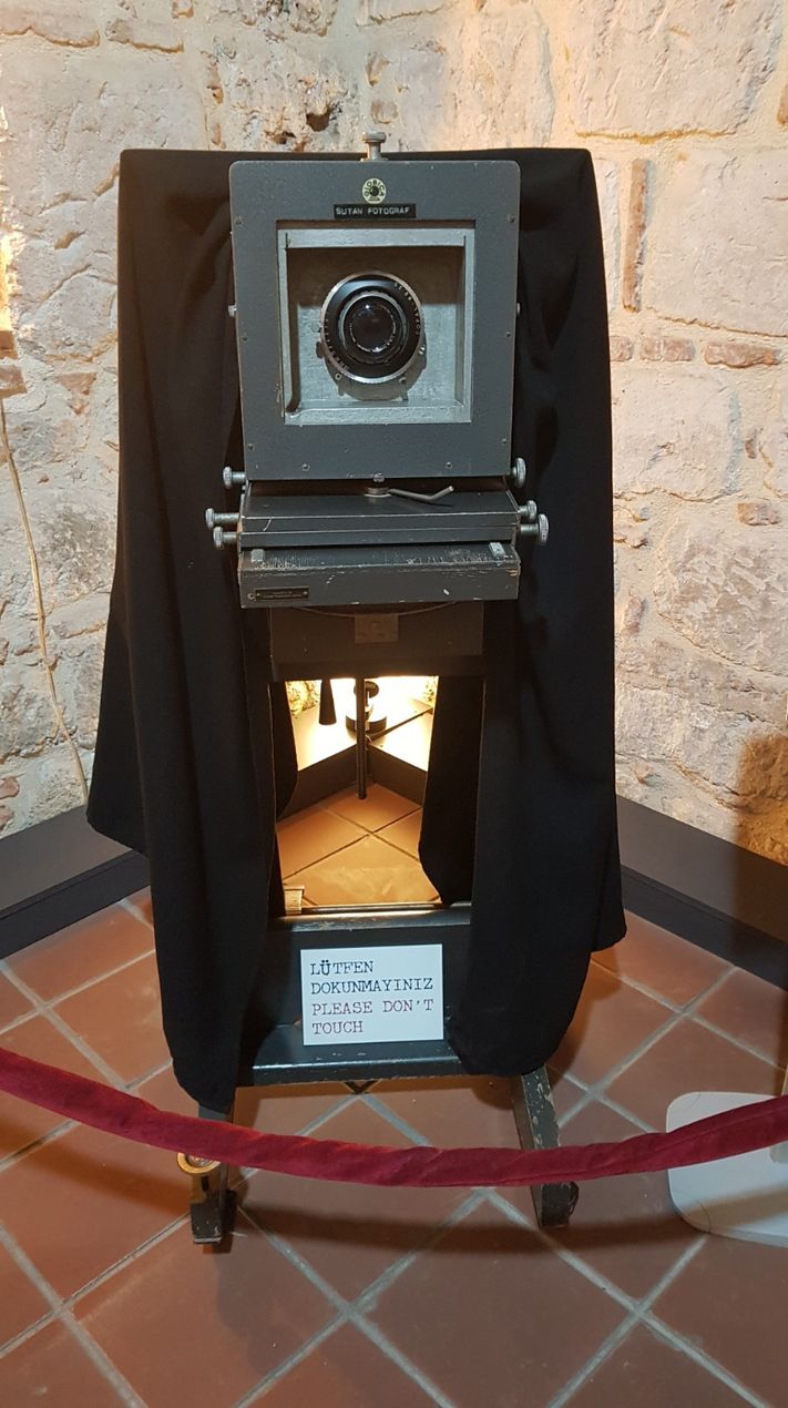 Müzede bir selfie makinesi... Güzeli mi çekiyoruz, çektiğimizi mi güzel ...