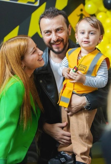 Hazal Kaya ile Ali Atay'ın kızları Leyla Süreyya dünyaya geldi ...