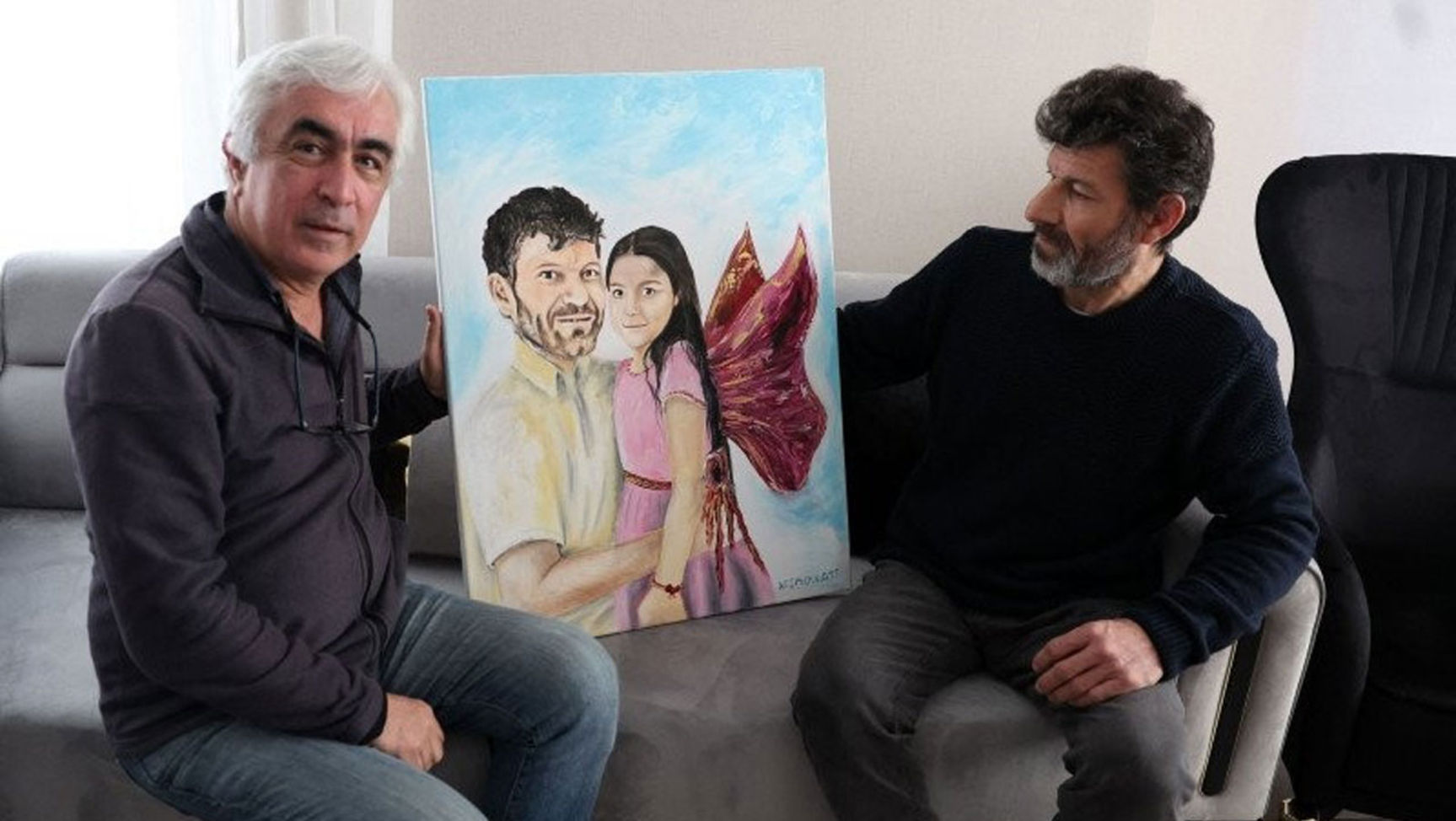 Ebru Yaşar, depremde kızını kaybeden Mesut Hançer'e evini teslim etti ...