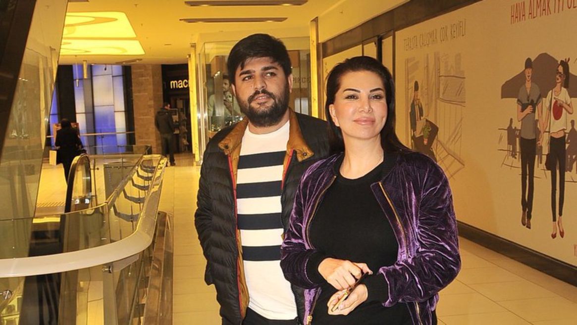 Ebru Yaşar, depremde kızını kaybeden Mesut Hançer'e evini teslim etti ...