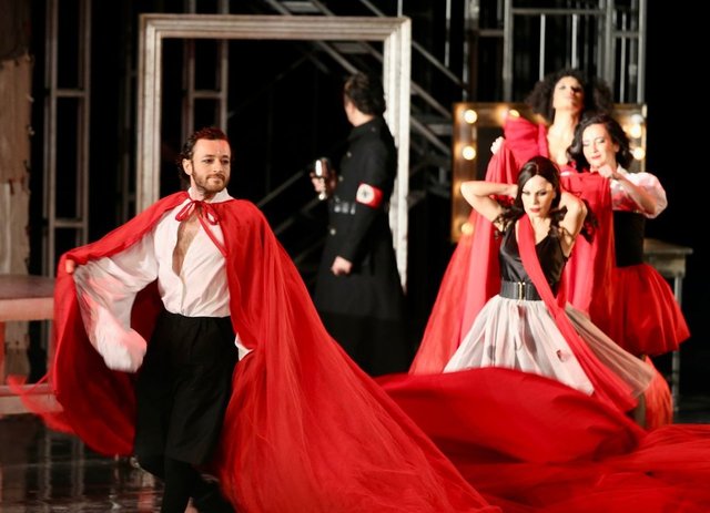 Okan Bayülgen: Emekçilerin paralarını ödüyoruz, kendi kârımızdan ...