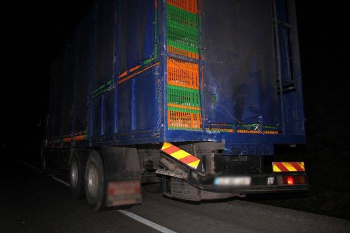 Manisa'da kamyonet TIR'a arkadan çarptı: 1 ölü, 2 yaralı