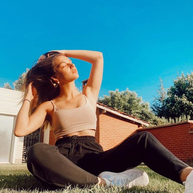 Nilsu Berfin Aktaş pozlarıyla büyüledi! Ünlü isimler bile kayıtsız ...