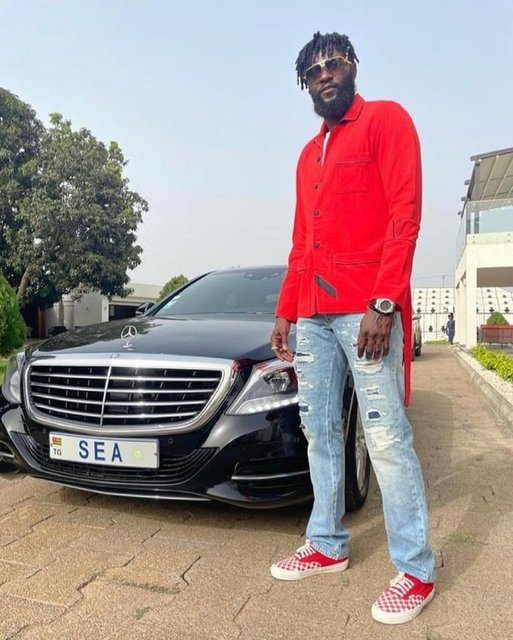 Emmanuel Adebayor'un lüks evi ve araba koleksiyonu! - Futbol Haberleri