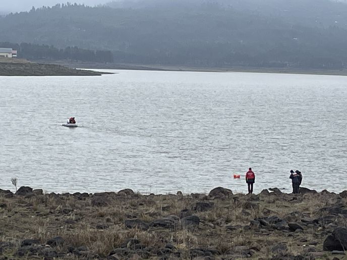 Bolu'da bir gölette balık tutarken tekneleri alabora oldu! - Güncel ... Bolu'da bir gölette balık tutarken tekneleri alabora oldu! - Güncel ...