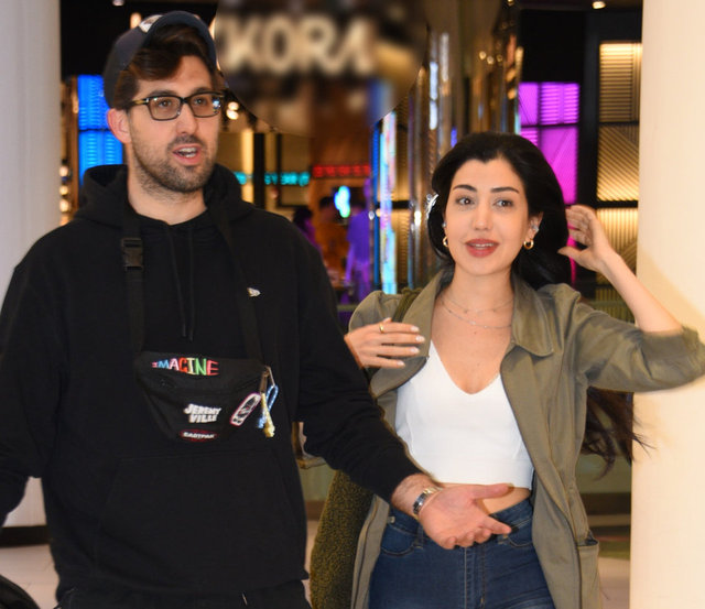 Doğu Demirkol ve Ayşe Kırca alışverişte: Her şey yolunda - Magazin haberleri