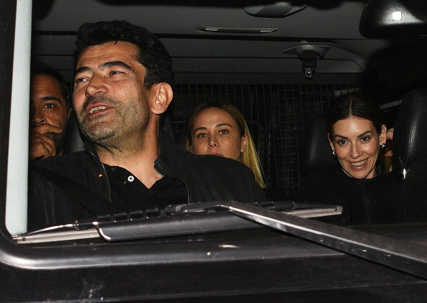 Kenan İmirzalıoğlu - Sinem Kobal çifti ve Burçin Tezioğlu gecelerde ...