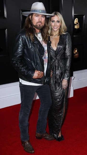 Miley Cyrus’un annesi Tish Cyrus, 'Prison Break'in yıldızı Dominic ... Miley Cyrus’un annesi Tish Cyrus, 'Prison Break'in yıldızı Dominic ...