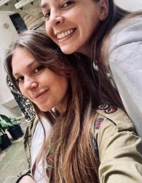 Aslı Enver'ın sır gibi sakladığı kardeşi ilk kez görüntülendi! Görenler ikiz sandı! - Magazin ...