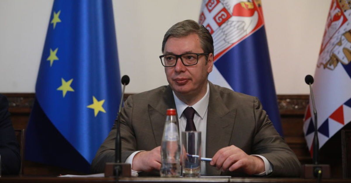 Sırbistan Cumhurbaşkanı Vucic, partisinin liderliğini bıraktı