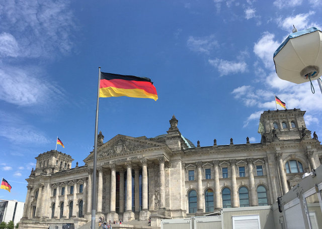 Almanya'da turist vizesi ile iş bulanlar kalabilecek | Dış Haberler