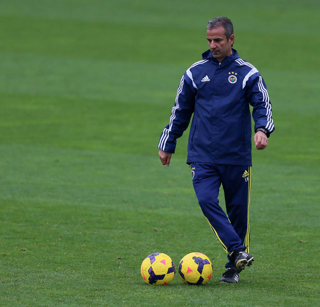 Fenerbahçe'den son dakika haberleri - İsmail Kartal imzaya geldi ... Fenerbahçe'den son dakika haberleri - İsmail Kartal imzaya geldi ...