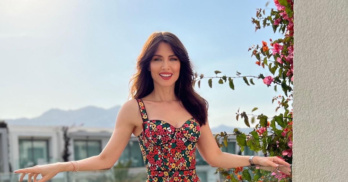 Kim der ki 47 yaşında! Kurtlar Vadisi'nin Ahu Toros'u Nefise Karatay bikinili pozlarıyla nefes ...