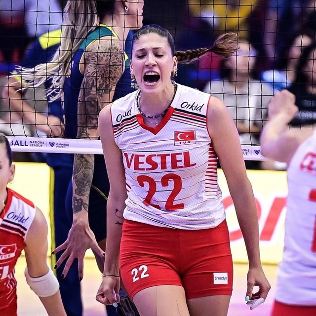 Filenin Sultanları'nın gözde ismi! İlkin Aydın'ın bikinili pozları göz ...