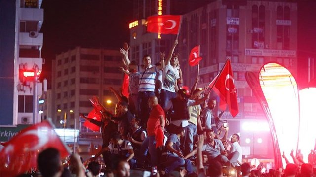 15 Temmuz'da neler yaşandı? FETÖ'nün 15 Temmuz hain darbe girişimi nasıl bastırıldı? İşte 15 ...