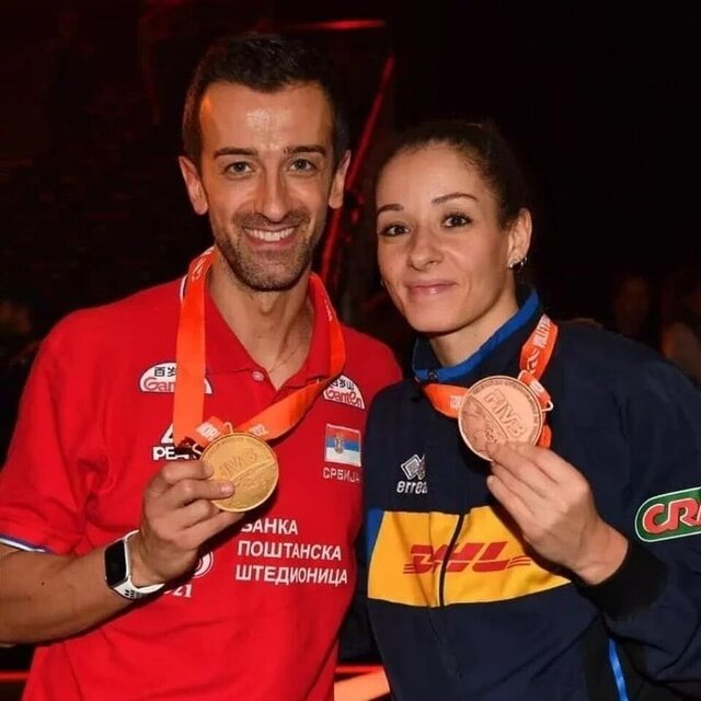 Filenin Sultanları'nın başantrenörü Daniele Santarelli'nin eşi bakın ...