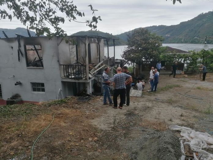 Samsun'da benzin bidonu mutfakta alev aldı! - Güncel haberler | Son ... Samsun'da benzin bidonu mutfakta alev aldı! - Güncel haberler | Son ...