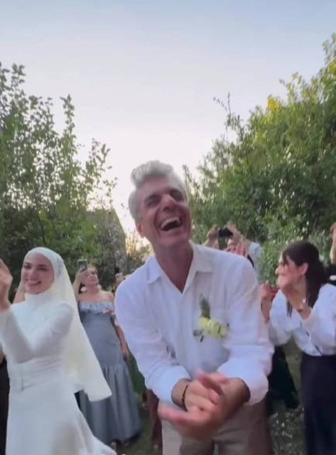 Güldür Güldür'ün Mesut'u Uğur Bilgin evlendi! Eşi İrem Uslu'ya serenat ...