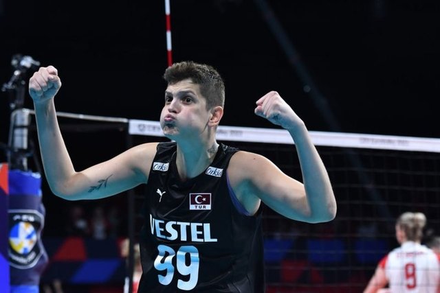 Ebrar Karakurt kimdir, kaç yaşında ve aslen nereli? Milli voleybolcu ...