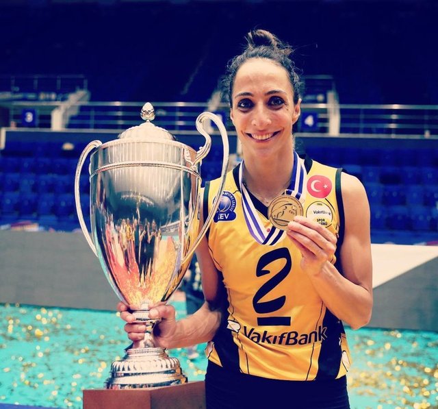 Vakıfbank’ın efsanesiydi! Milli Takım eski kaptanı Gözde Kırdar’ın son ...