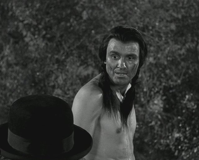 Bir dönemin ünlü oyuncularından Derya Arbaş, ABD'de kızılderili ...