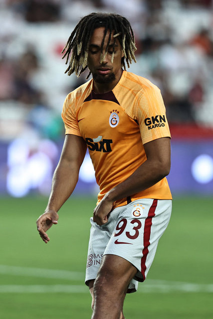 Galatasaray'da Sacha Boey'e sürpriz transfer teklifi! Arsenal... - Galatasaray haberleri ...