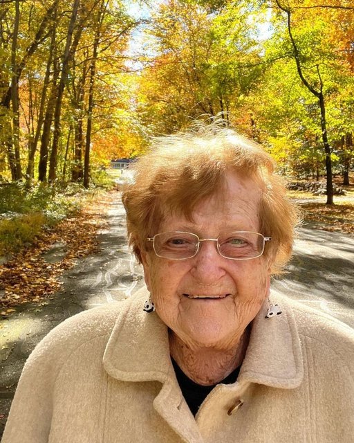 93 yaşındaki sosyal medya fenomeni büyükanne Droniak ile tanışın