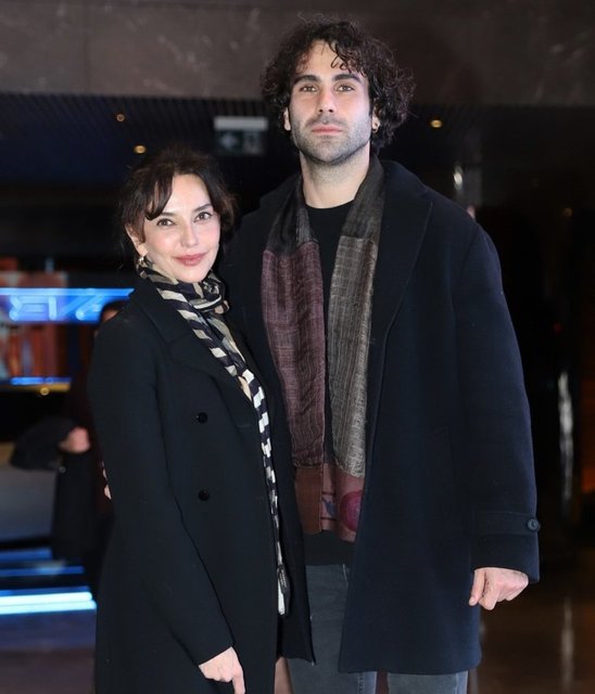 Ünlüler AVM'de: Çağla Şıkel, Murat Cemcir, Burcu Biricik ve Hande ...