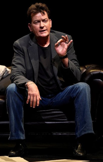 Ünlü oyuncu Charlie Sheen'in komşusu saldırı suçlamalarını reddetti ...