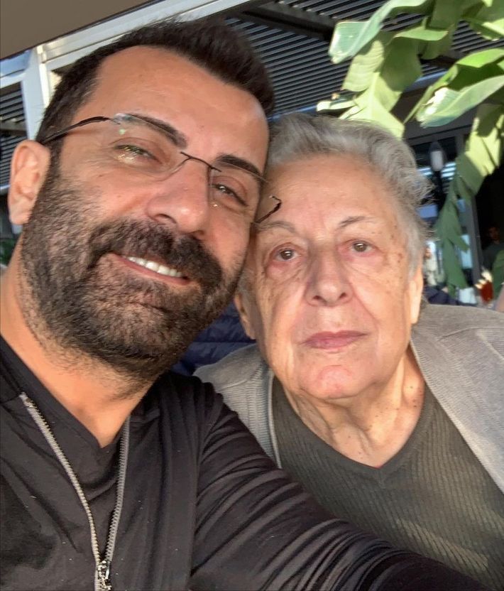 Emre Karayel'in annesi Türkan Onat hayatını kaybetti: Emre Karayel'in annesi Türkan Onat kimdir ...