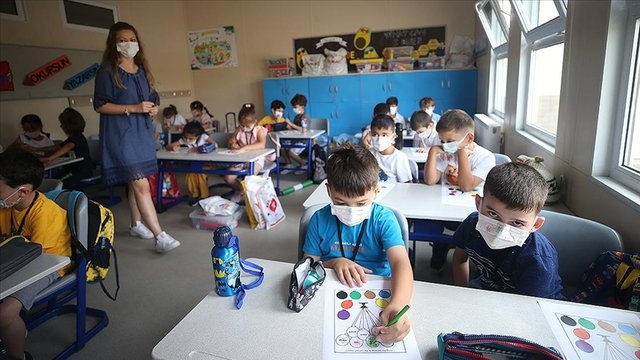 Okullar ikinci dönemde açılmayacak mı ve ne olacak? Sağlık Bakanı ... Okullar ikinci dönemde açılmayacak mı ve ne olacak? Sağlık Bakanı ...