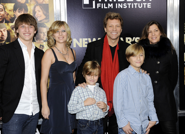 Jon Bon Jovi doğruladı: Millie Bobby Brown ile Jake Bongiovi evlendi ...