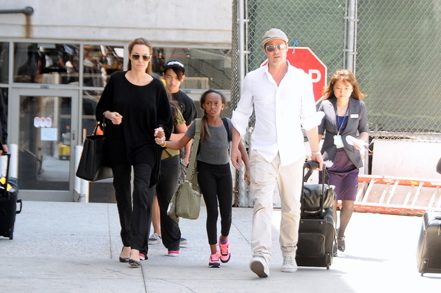 Angelina Jolie ile Brad Pitt'in kızı Shiloh da babasının soyadını ...