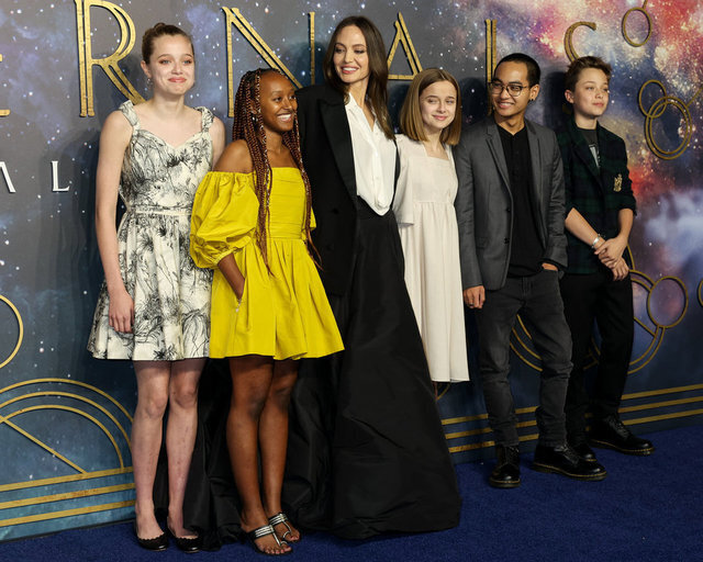 Angelina Jolie ile Brad Pitt'in kızı Shiloh da babasının soyadını ...