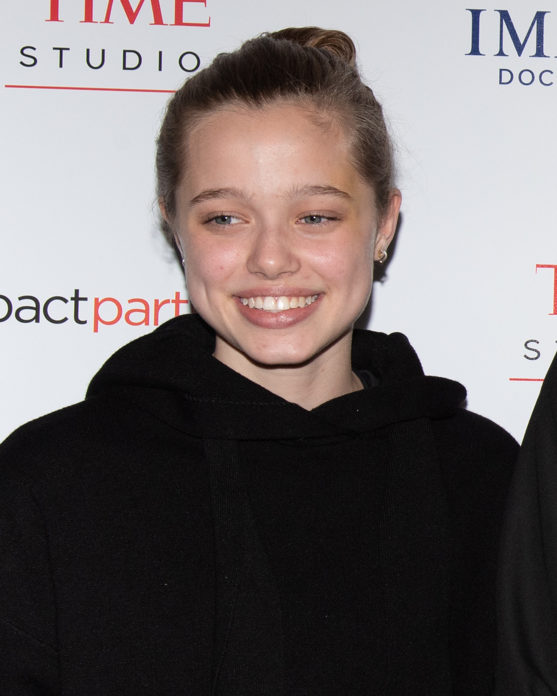 Angelina Jolie ile Brad Pitt'in kızı Shiloh da babasının soyadını ...