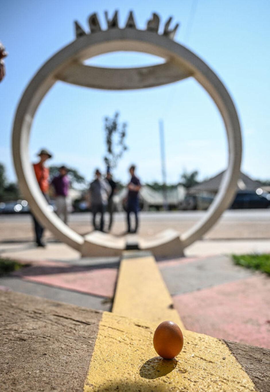 Ekvator çizgisi dünyanın dört bir yanından ziyaretçi ağırlıyor