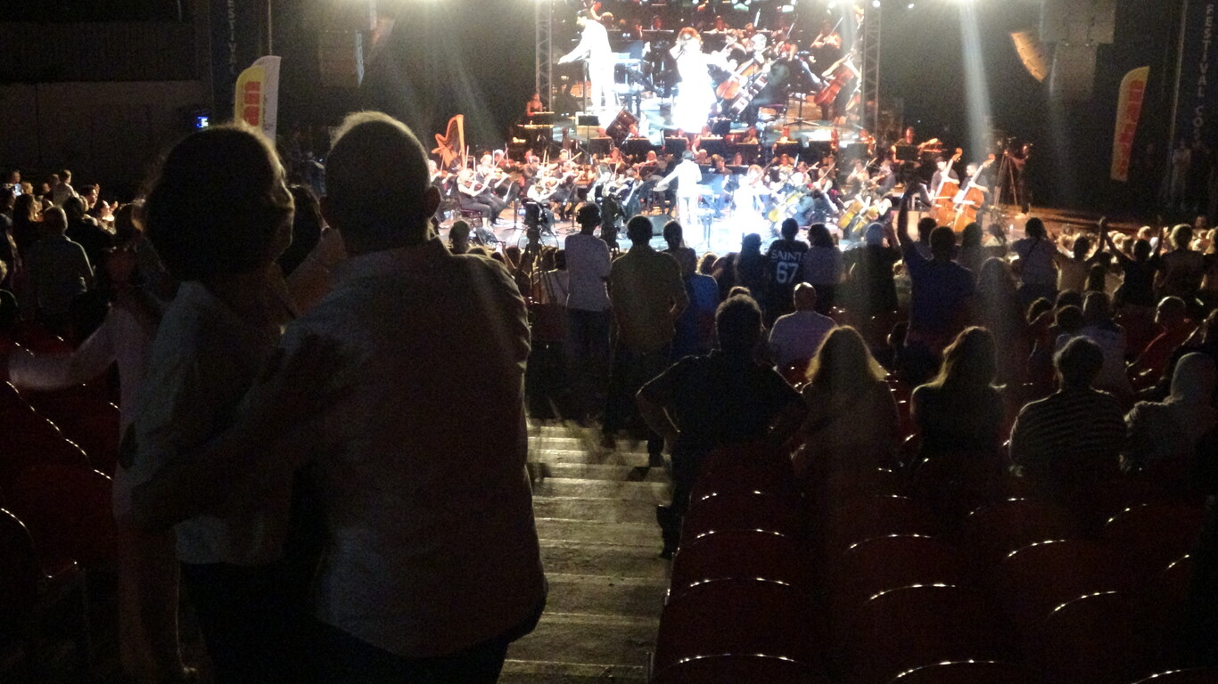 Şevval Sam ve Pera Flarmoni Orkestrası Bursa'da konser verdi