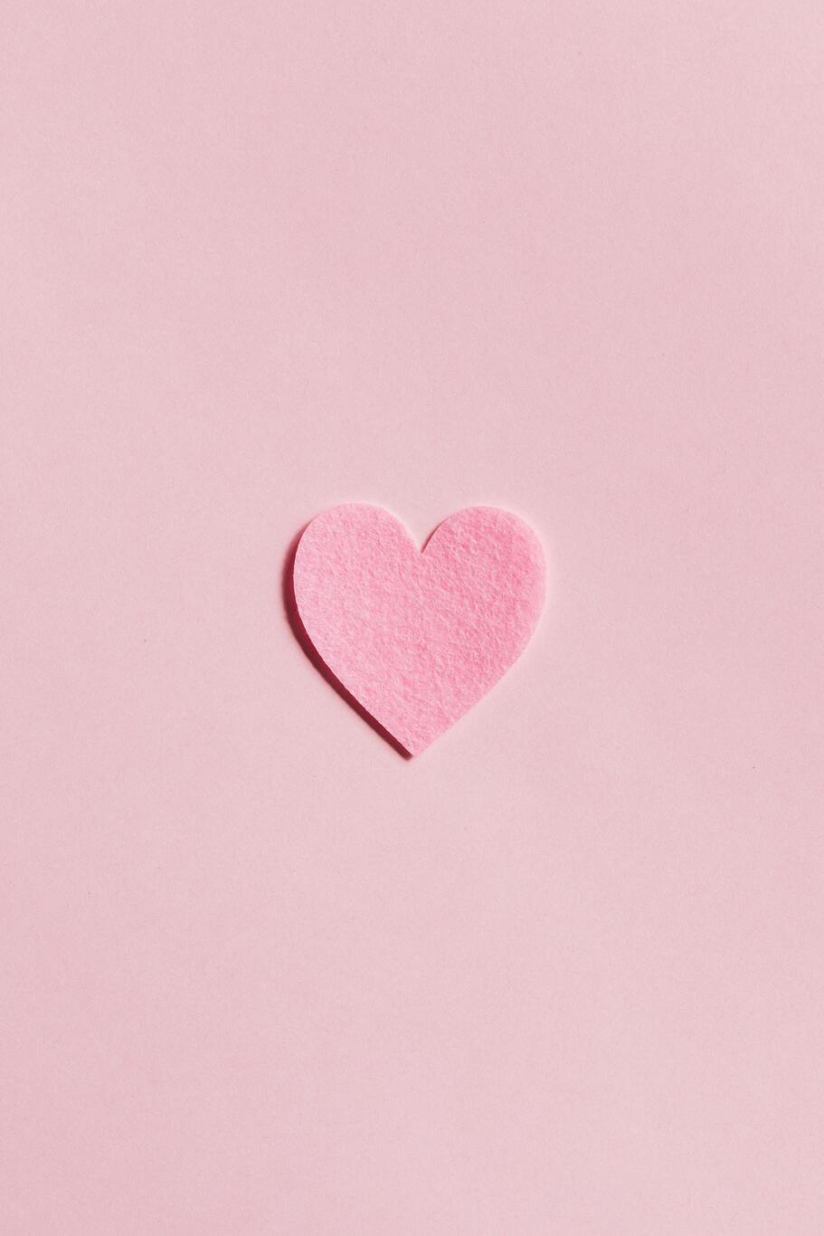 Pembe kalp anlamı nedir? Pembe kalp emojisi neyi ifade eder?