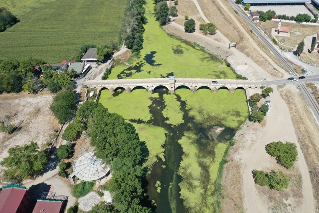 Debisi düşen Tunca Nehri kenarındaki yol çöktü | Son dakika haberleri