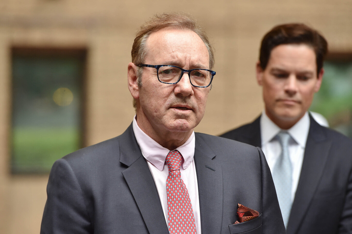 Kevin Spacey haciz geldiği için satılan evinden çıkmayı reddediyor