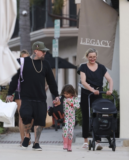 Cameron Diaz ile eşi Benji Madden'den aşk öpücüğü - Magazin haberleri