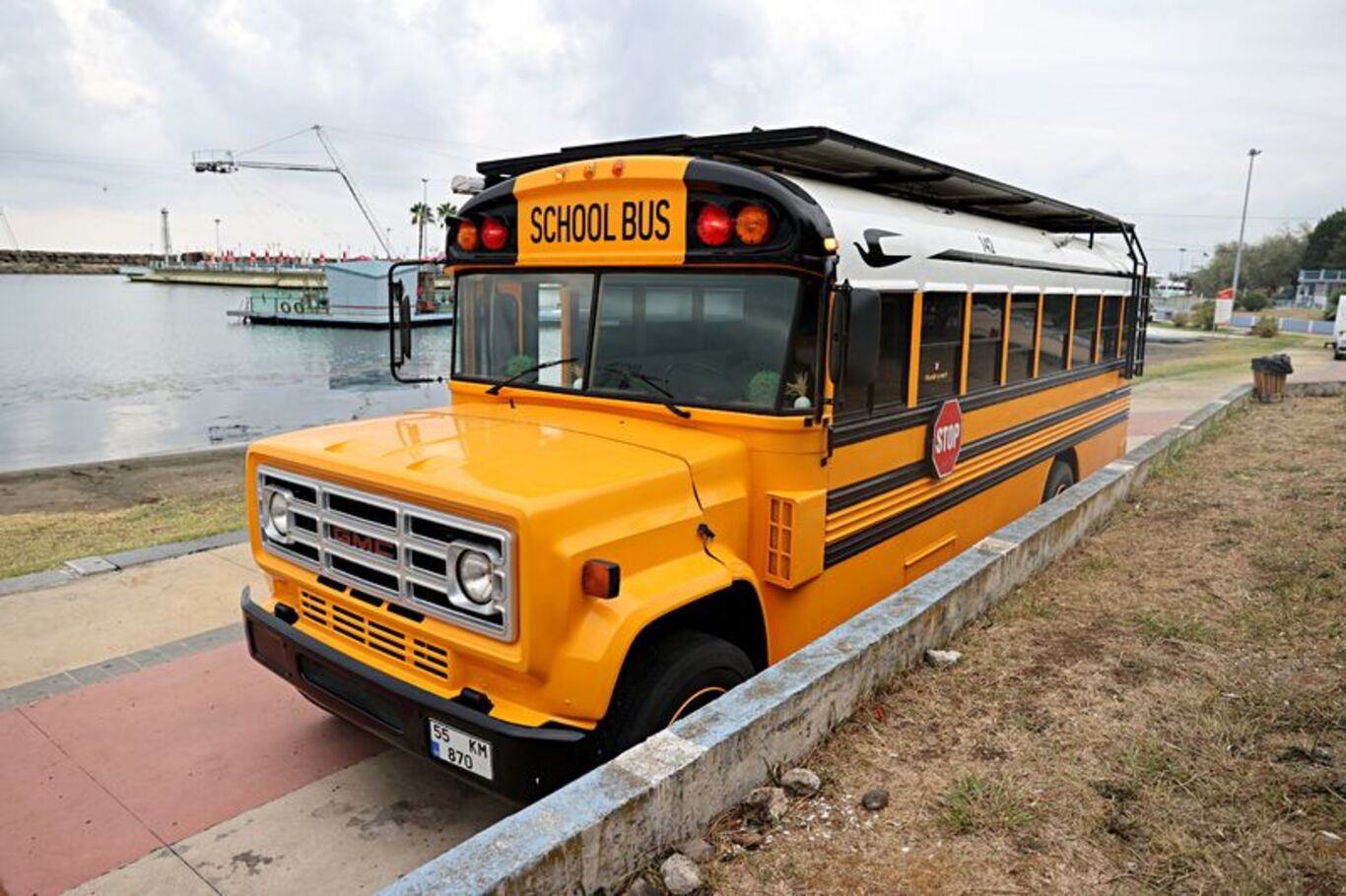 'School bus' ile Türkiye-Nepal arasında 25 bin kilometre yol katetti