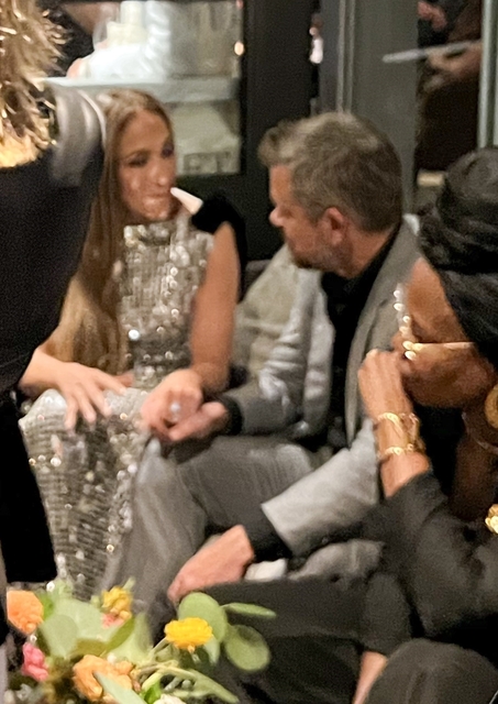 Jennifer Lopez ile Matt Damon Toronto Film Festivali'nde el ele ...