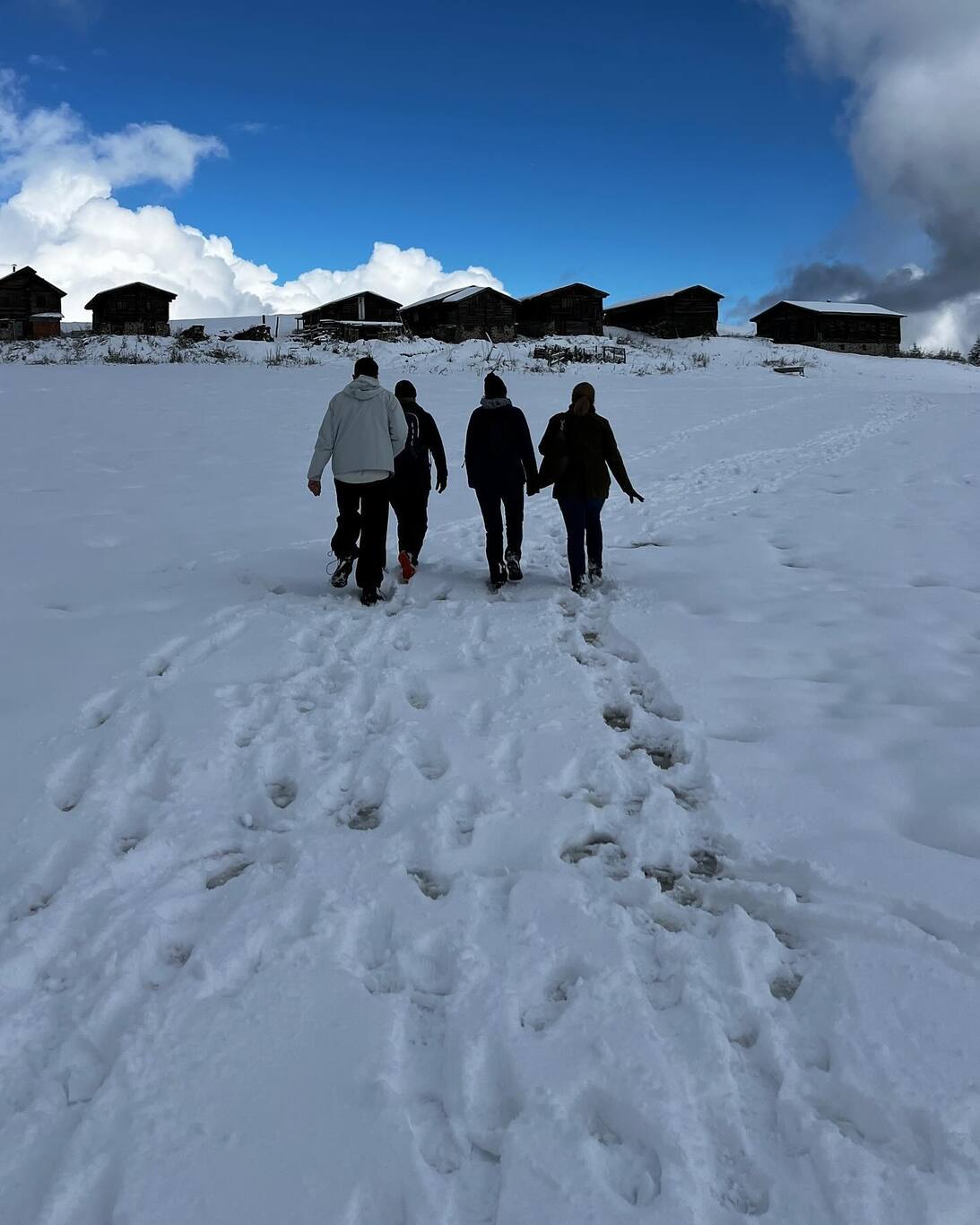 Caroline Koç, Çamlıhemşin'de: Yılın ilk karı - Magazin haberleri