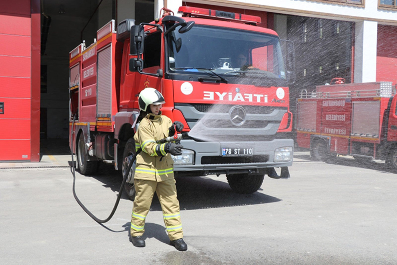 Gebze Belediyesi 60 zabıta memuru; Kocaeli Büyükşehir Belediyesi ise 96 itfaiye eri başvuru ve ...