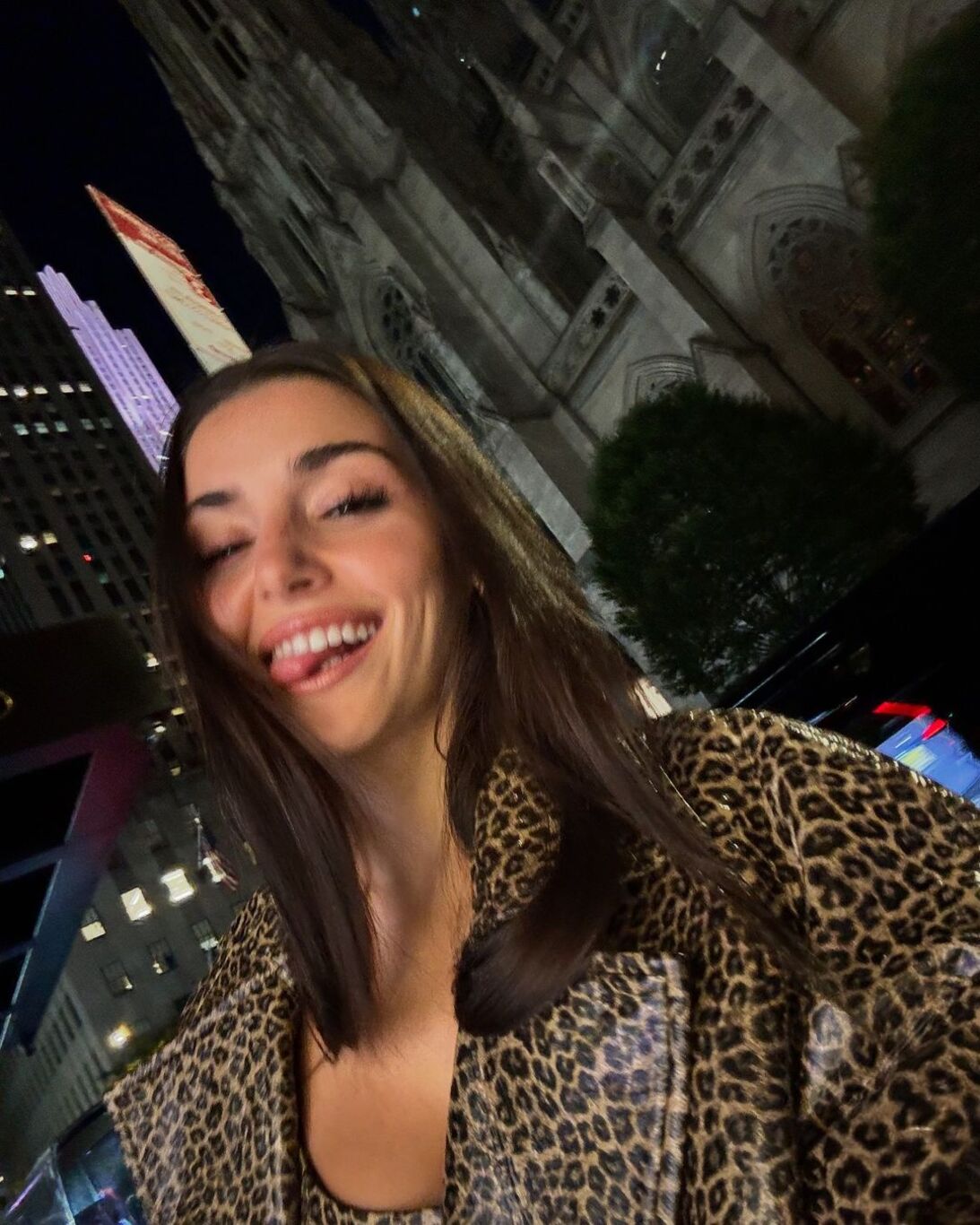 Hande Erçel ve Hakan Sabancı, New York sokaklarında - Magazin haberleri