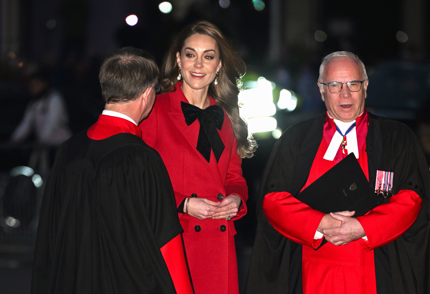 Prenses Kate Middleton ailesiyle birlikte Noel ayininde - magazin haberleri
