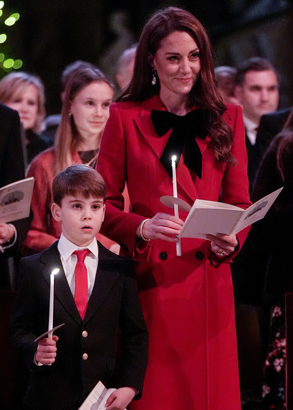Prenses Kate Middleton ailesiyle birlikte Noel ayininde - magazin haberleri