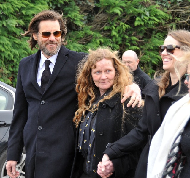 Jim Carrey'nin intihar eden nişanlısının annesi kavgayı yeniden ...