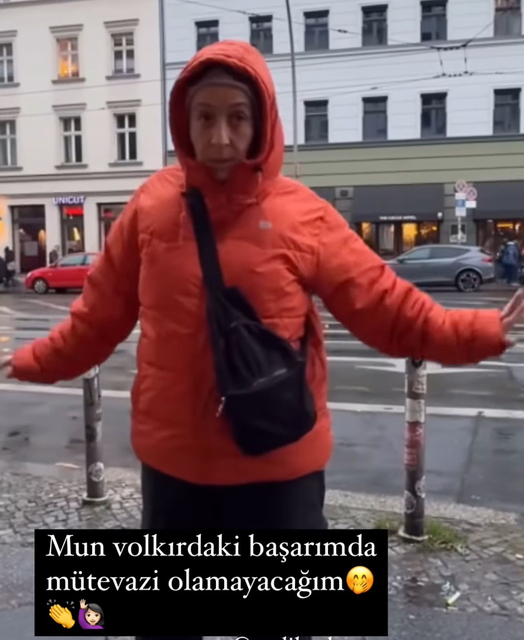 Binnur Kaya, Berlin sokaklarında Moonwalk yaptı - Magazin haberleri
